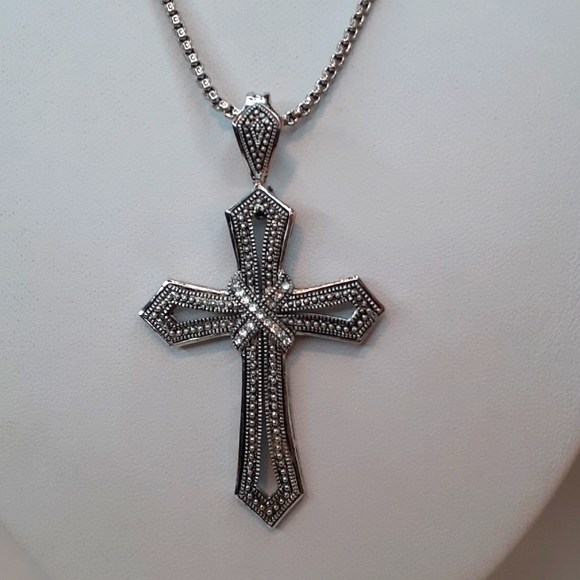 Premier Designs | Jewelry | Premier Designs Enduring Cross Pendant ...